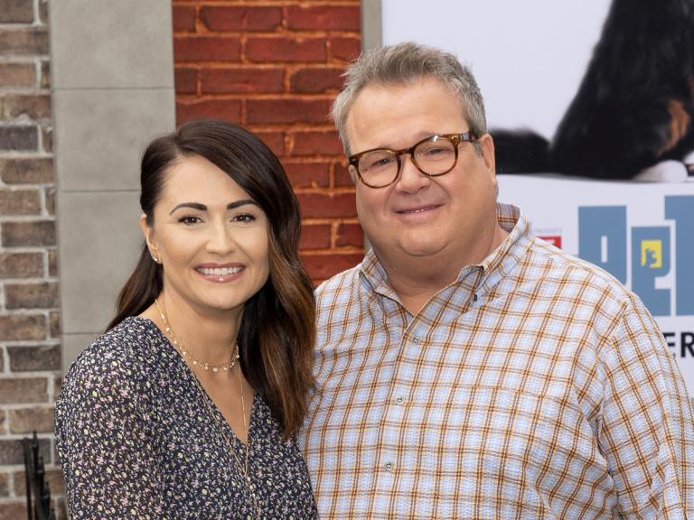 'Modern Family' Star Eric Stonestreet Marries Longtime Girlfriend at ...