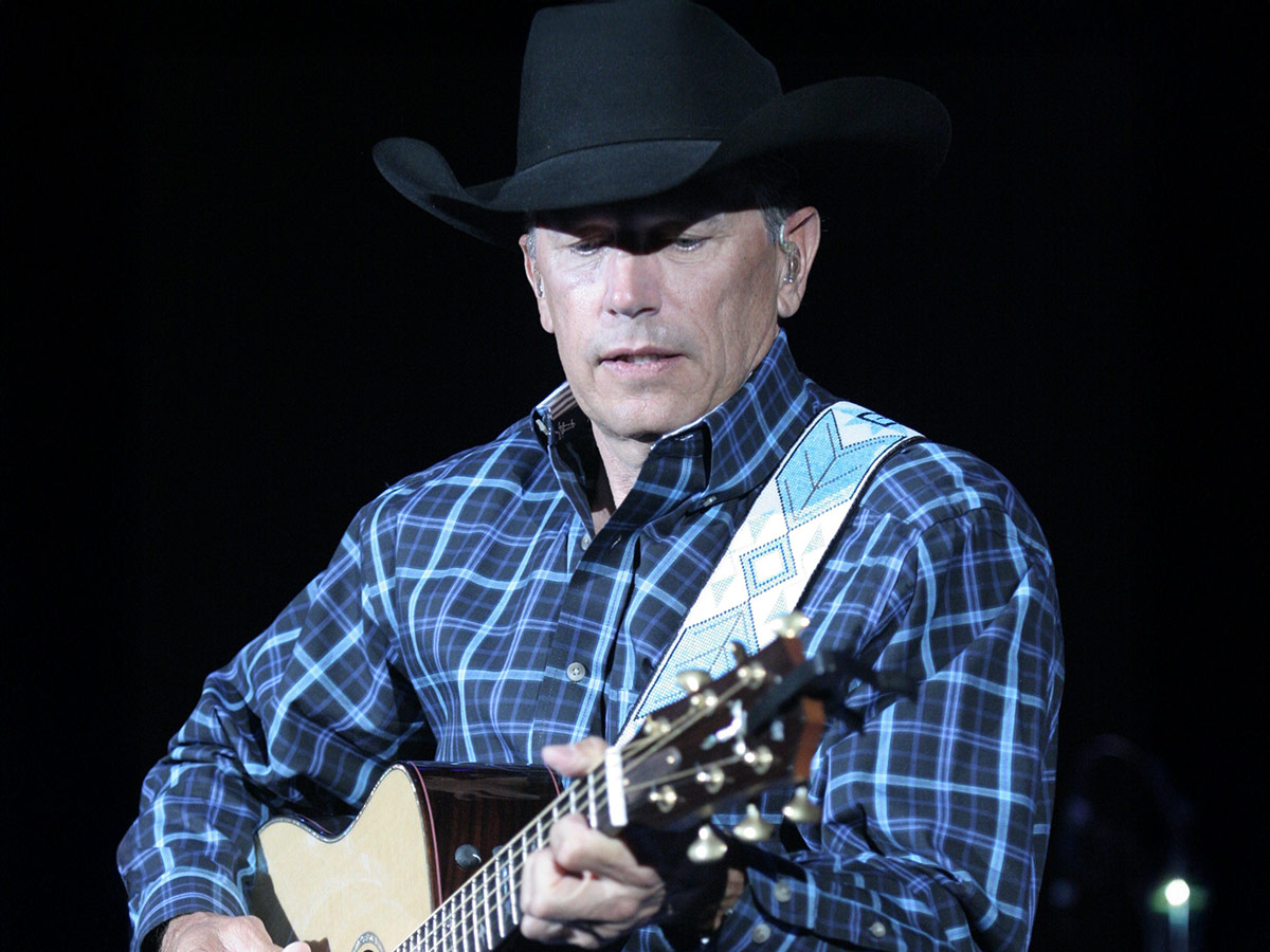 Conservatives Petition For George Strait to Perform Super Bowl Halftime ...