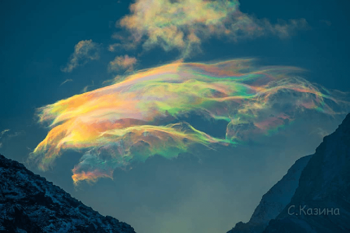 Spectacular Iridescent Clouds Captured In Rare Sighting Reveal the ...
